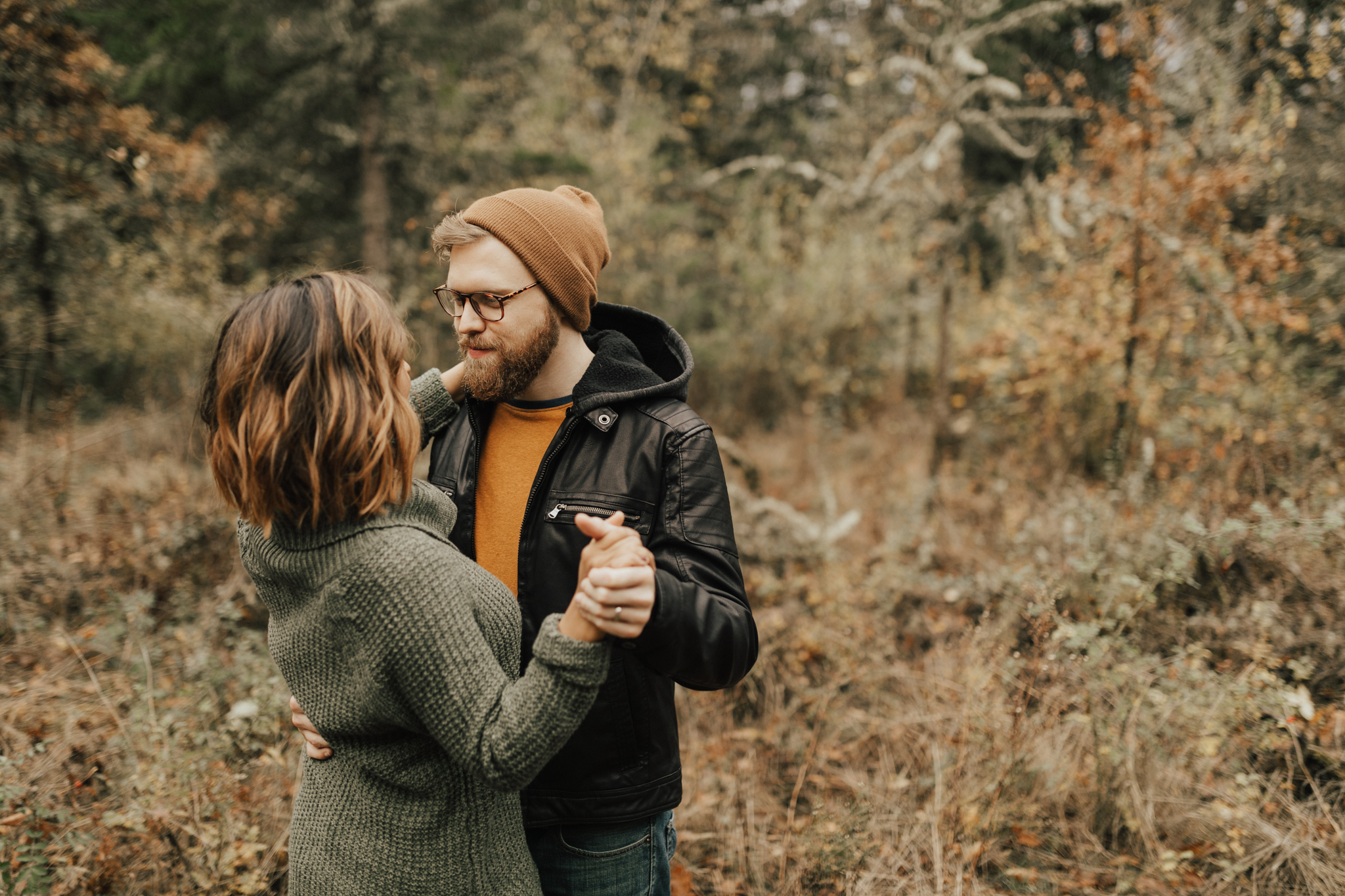 Erica + David Oregon Fall Engagement – Julia Green